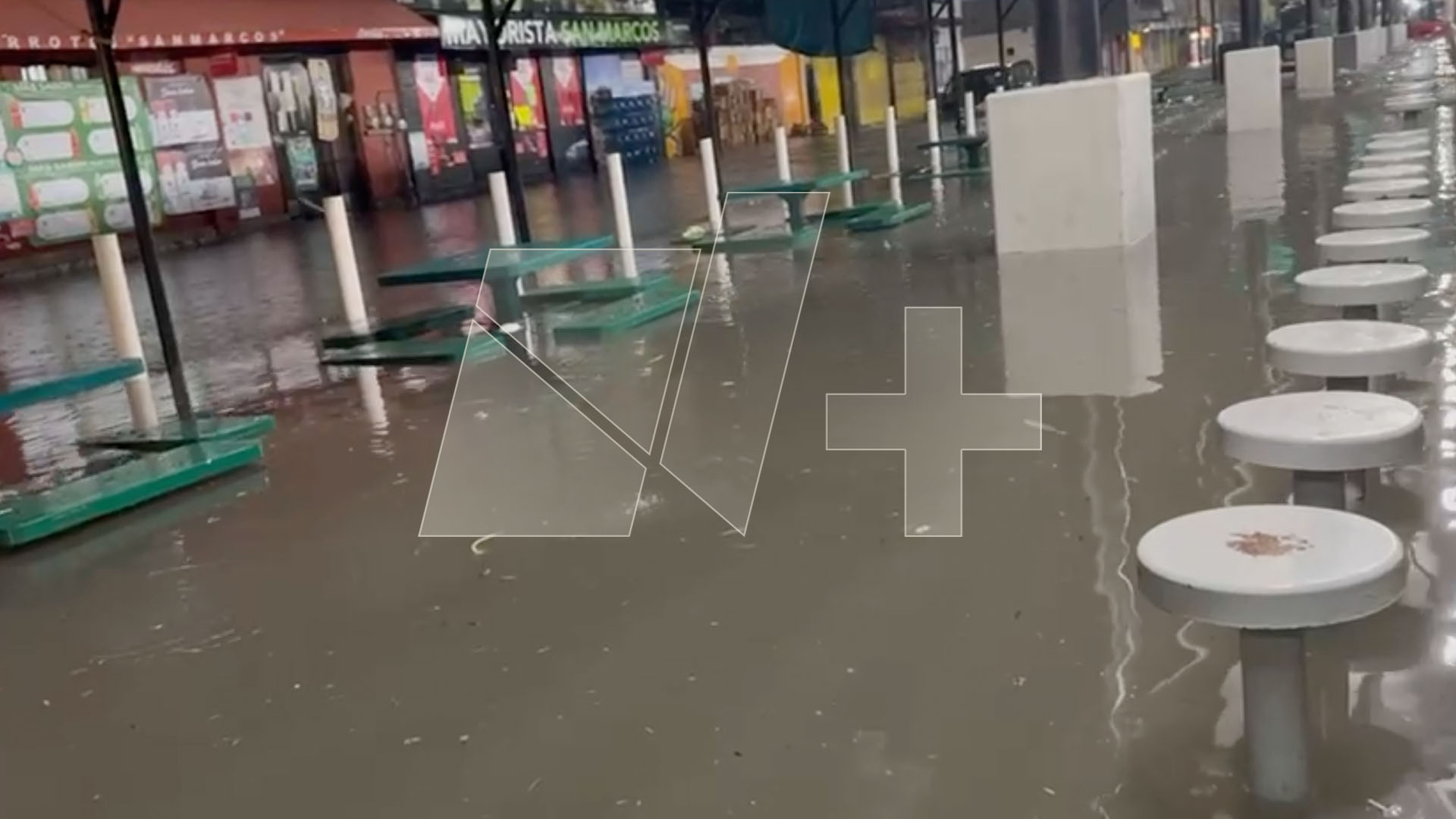 Se Inunda Mercado Municipal de Tampico; Así Se Ve | N+