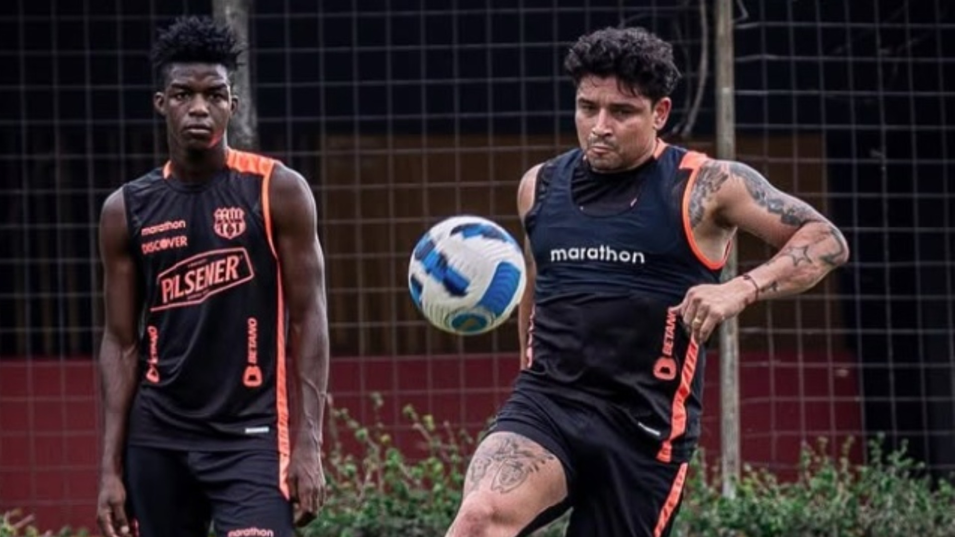 ¿Qué le Pasó a Mario Pineida? Futbolista del Barcelona Muere Durante ...