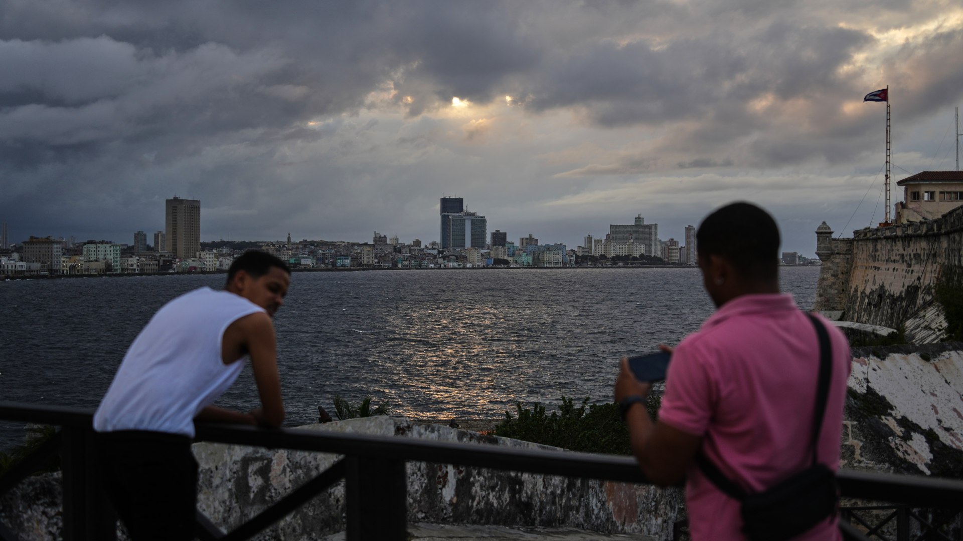 Rusia Acusa a Estados Unidos de "Asfixiar" a Cuba En Plena Crisis ...