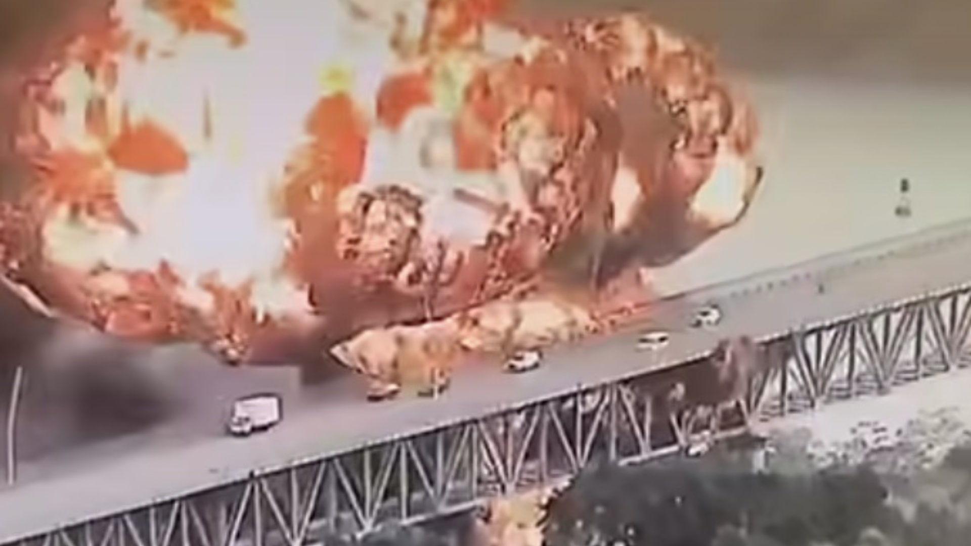 Explosión de Camiones Cisterna en Puente de las Américas de Panamá Deja ...