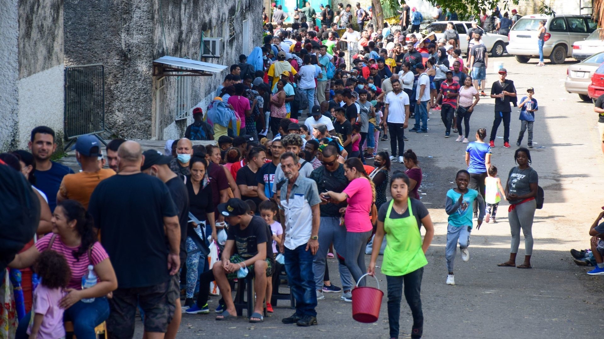 Gobierno de México Deporta a 112 Guatemaltecos en Camiones | N+