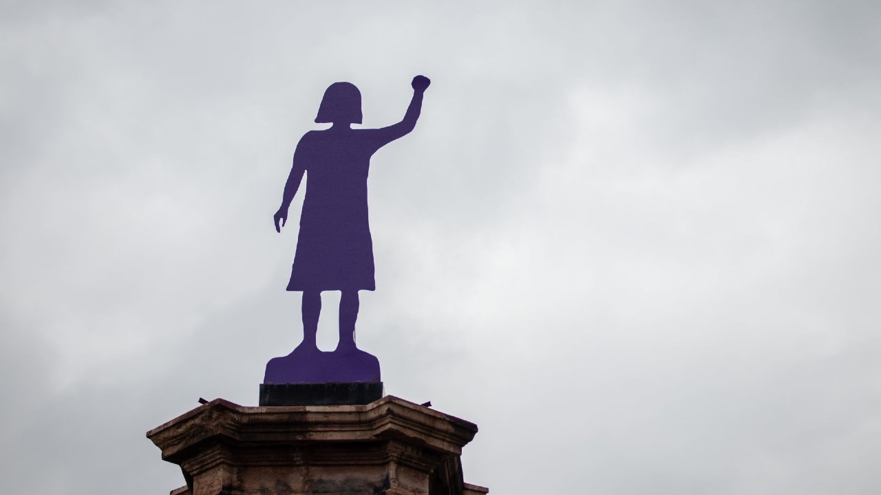 Color morado en las marchas feministas, conoce cuál es su origen y ...