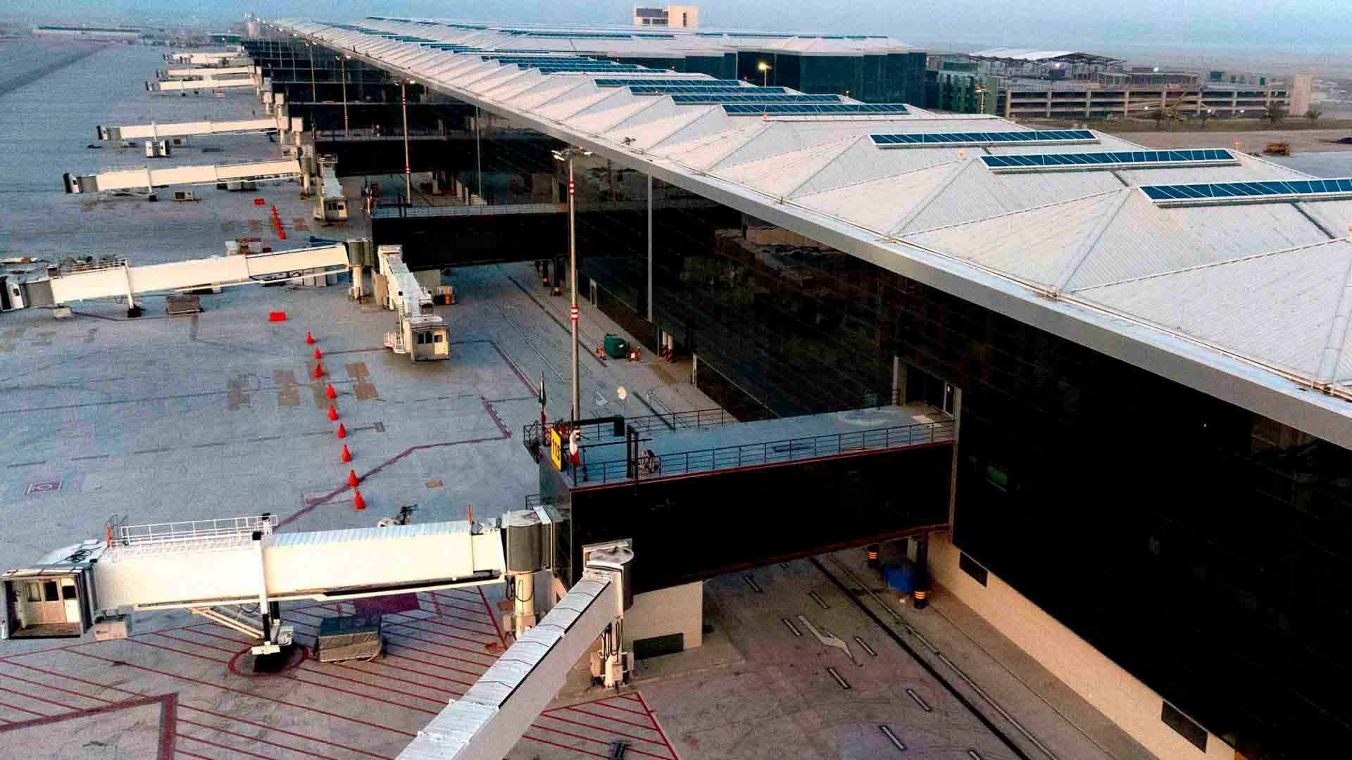 AMLO confirma que busca sacar del AICM transporte de carga y llevarlo al AIFA | N+