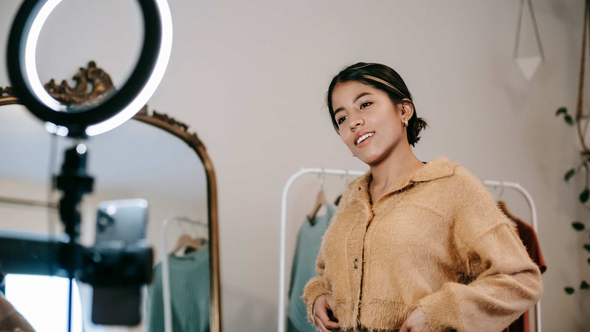 PAN Lanza Convocatoria... Para Escuela de Influencers | N+