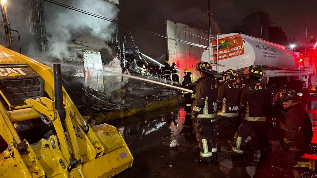 Bomberos Logran Extinguir Incendio en la Central de Abasto de la CDMX | N+
