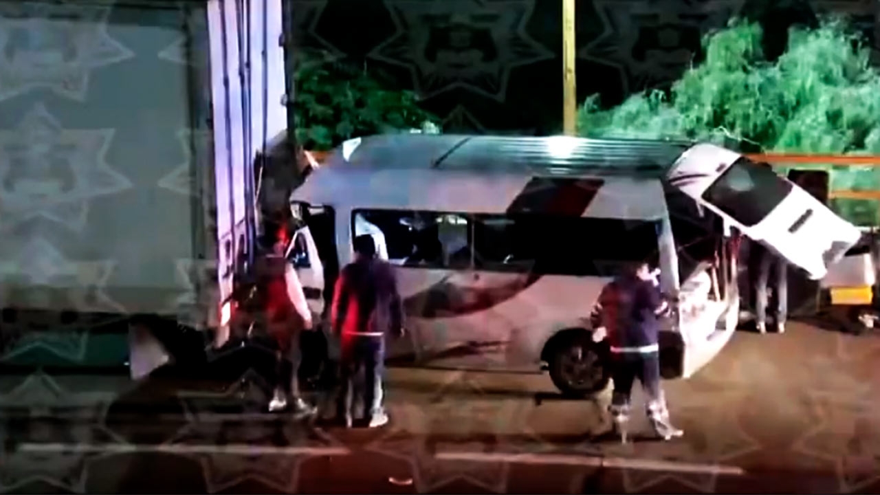 Video: Así Fue el Aparatoso Choque de Combi Contra Tráiler en Carretera México-Pachuca | N+