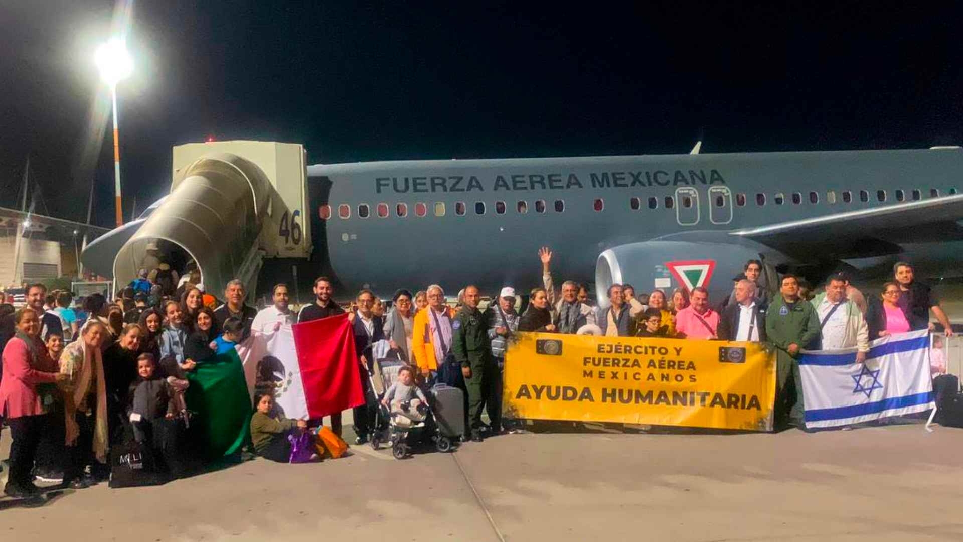 Rescatan a 135 Mexicanos Varados en Israel con Avión Militar | N+