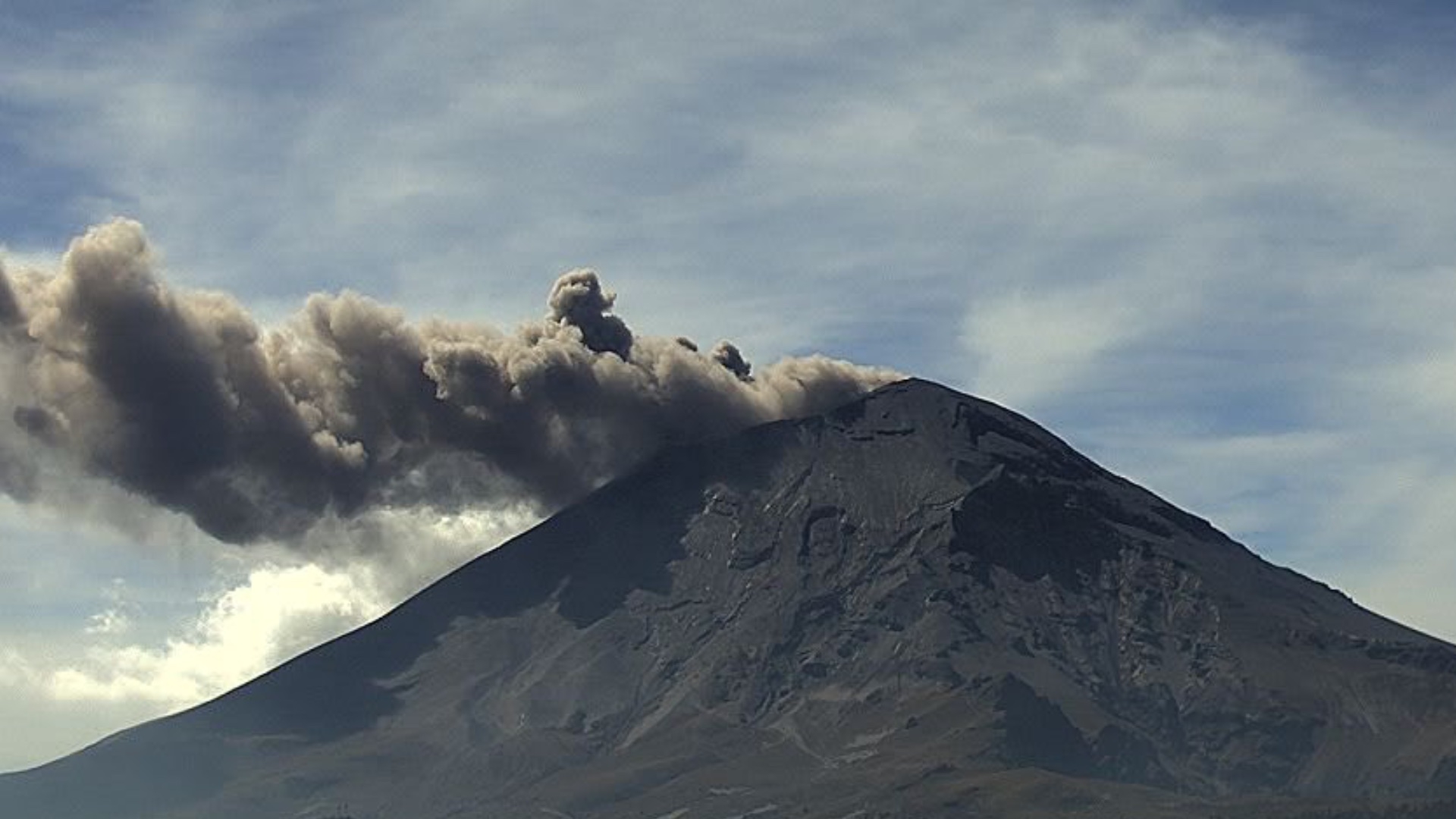 Actividad Volcánica del Popocatépetl y Suspensión de Vuelos en Puebla | N+