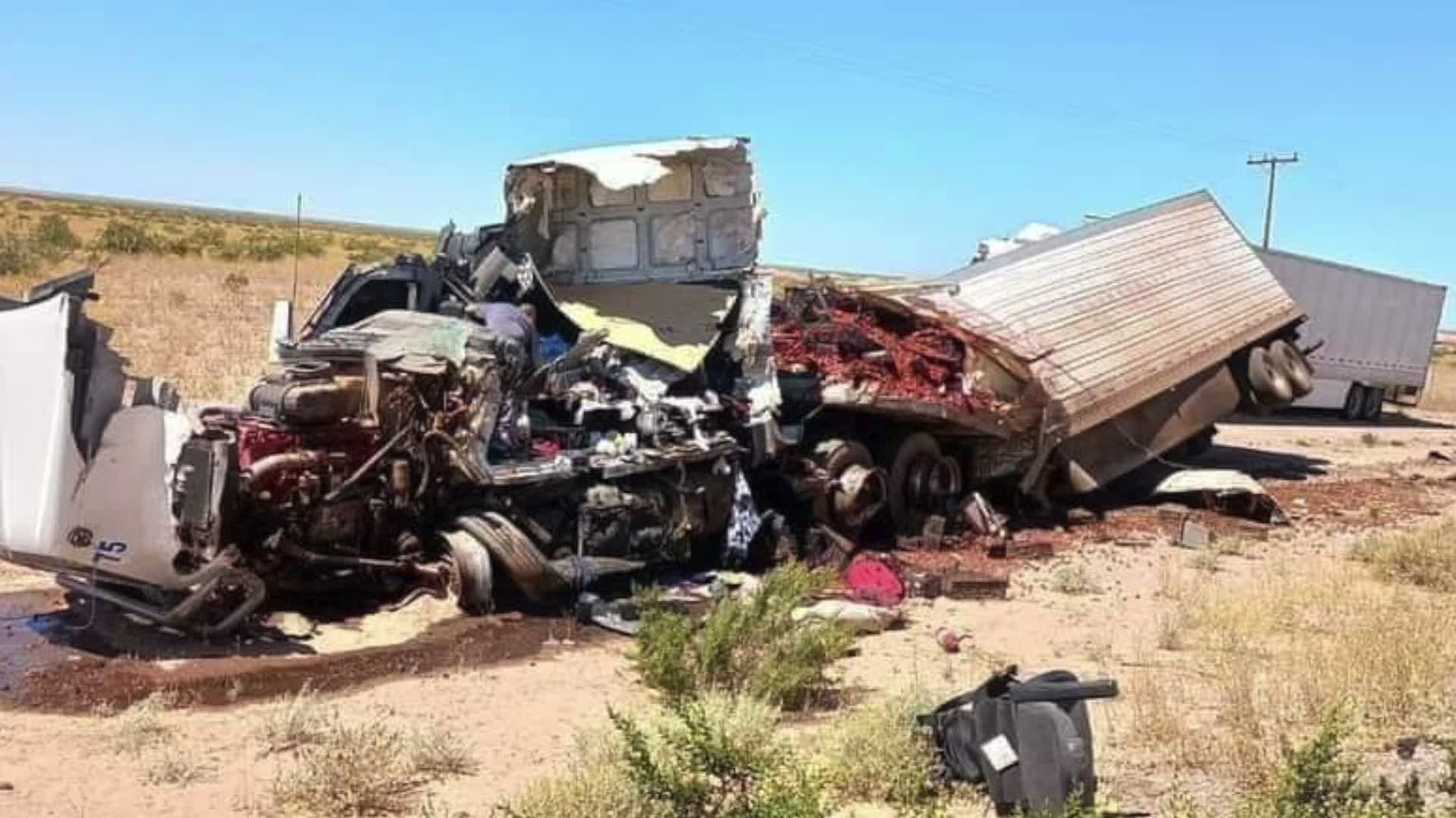 Chocan de Frente Camiones de Carga en Carretera Sonoyta - San Luis Río ...