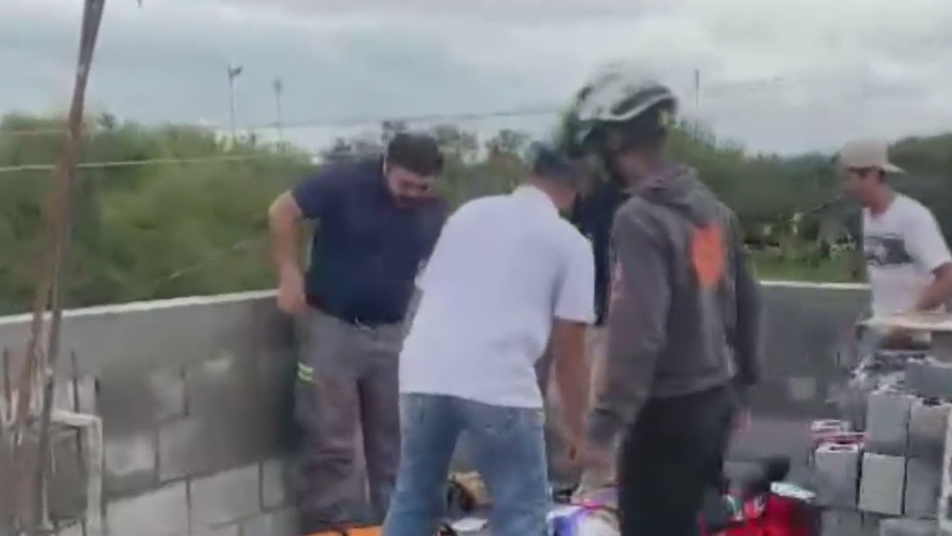 Hombre Recibe Descarga Eléctrica en Colonia Misión de San Miguel en ...