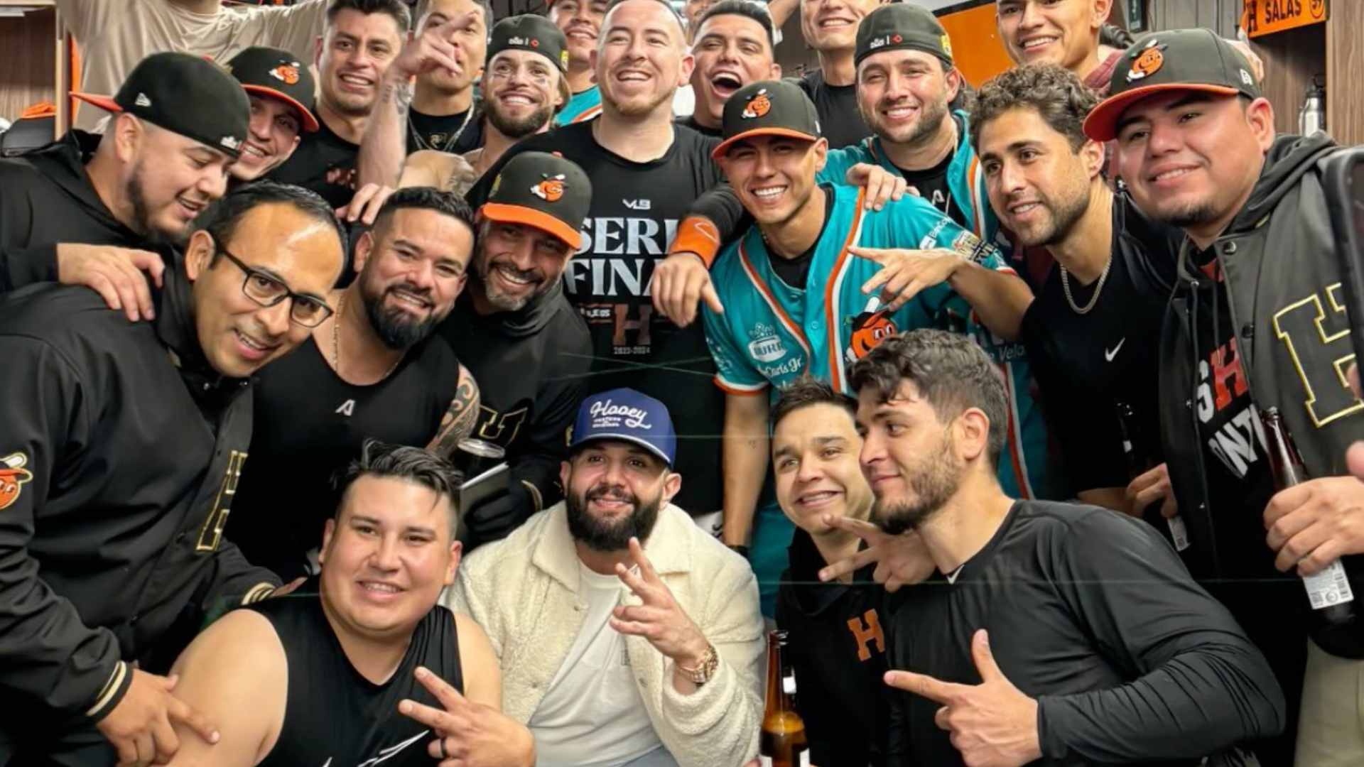 Carin León Festeja Pase a Semifinales de Naranjeros de Hermosillo Junto ...