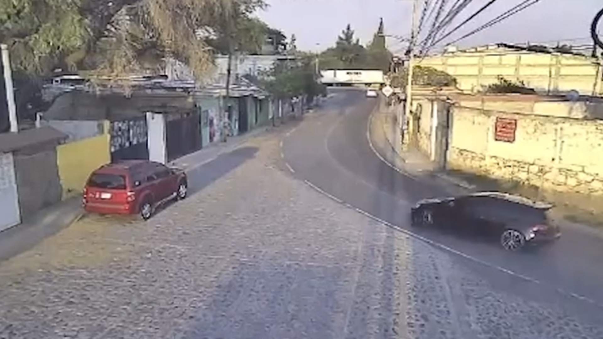 Hombre Choca un Carro Recién Entregado que se Ganó en un Rifa en ...