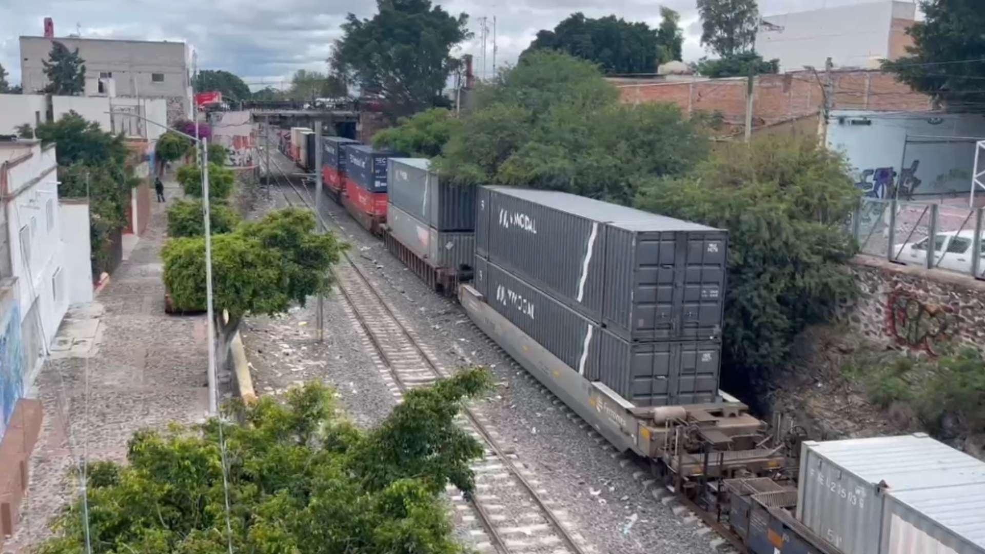 Muere Policía Arrollada por el Tren al Cumplir con su Labor en Querétaro | N+
