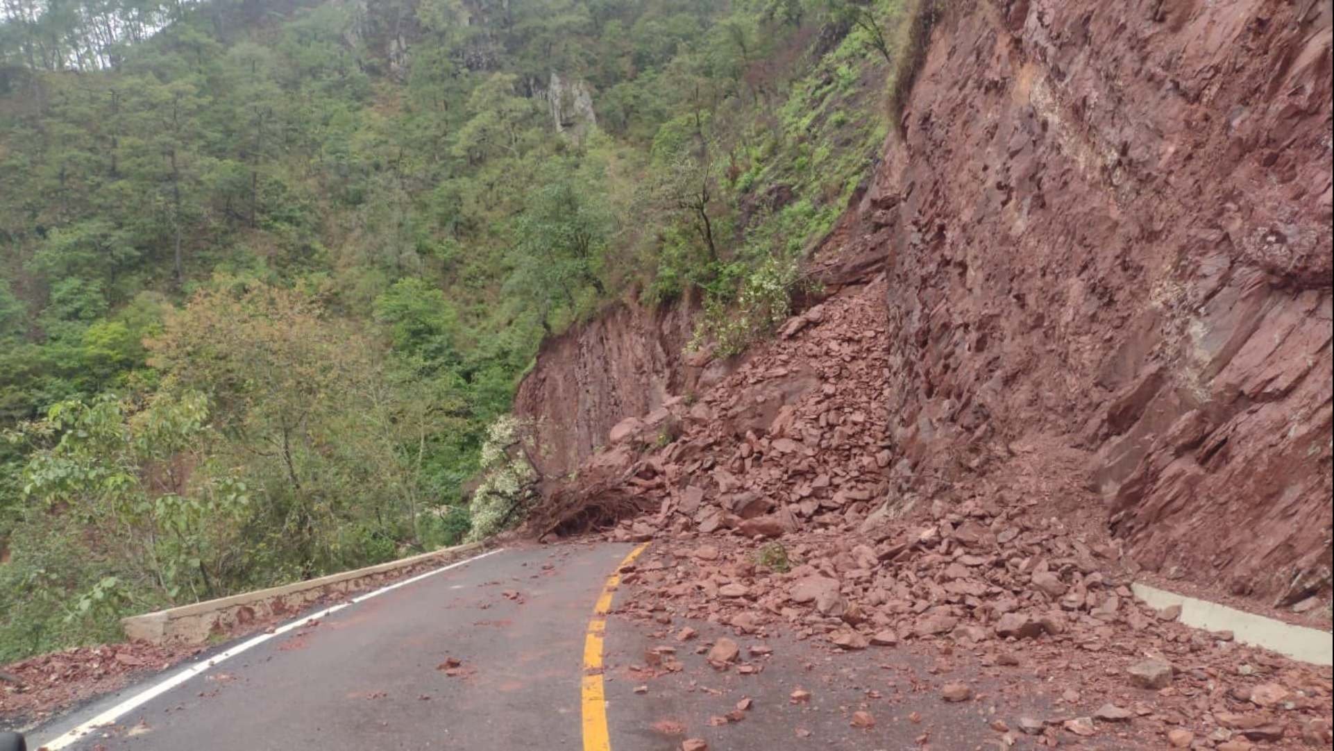 Derrumbe Provoca Cierre Total en Carretera de la Sierra Norte de Puebla ...