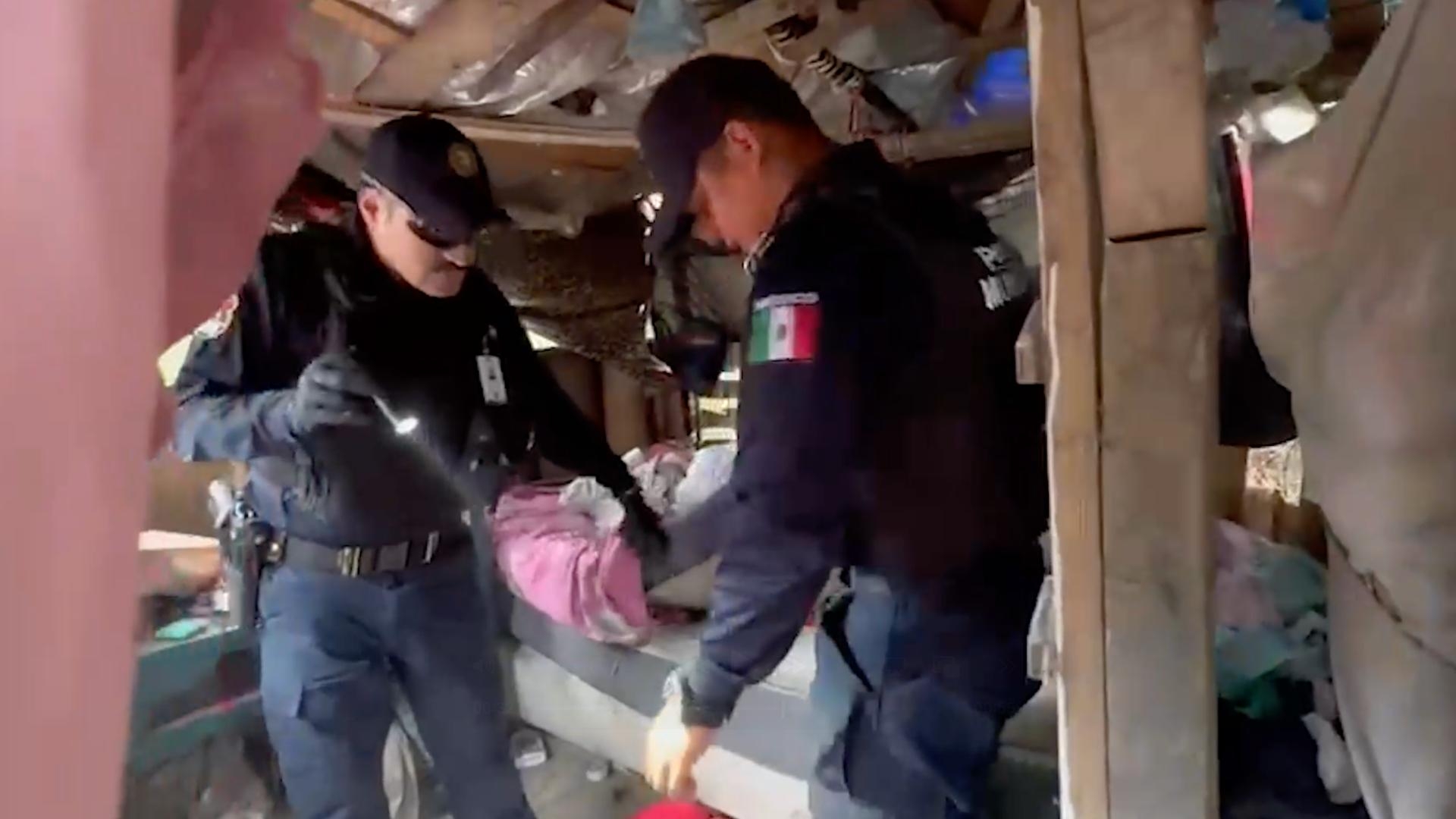 Policías de Escobedo Salvan a Bebé de Morir Calcinado y Descubren ...