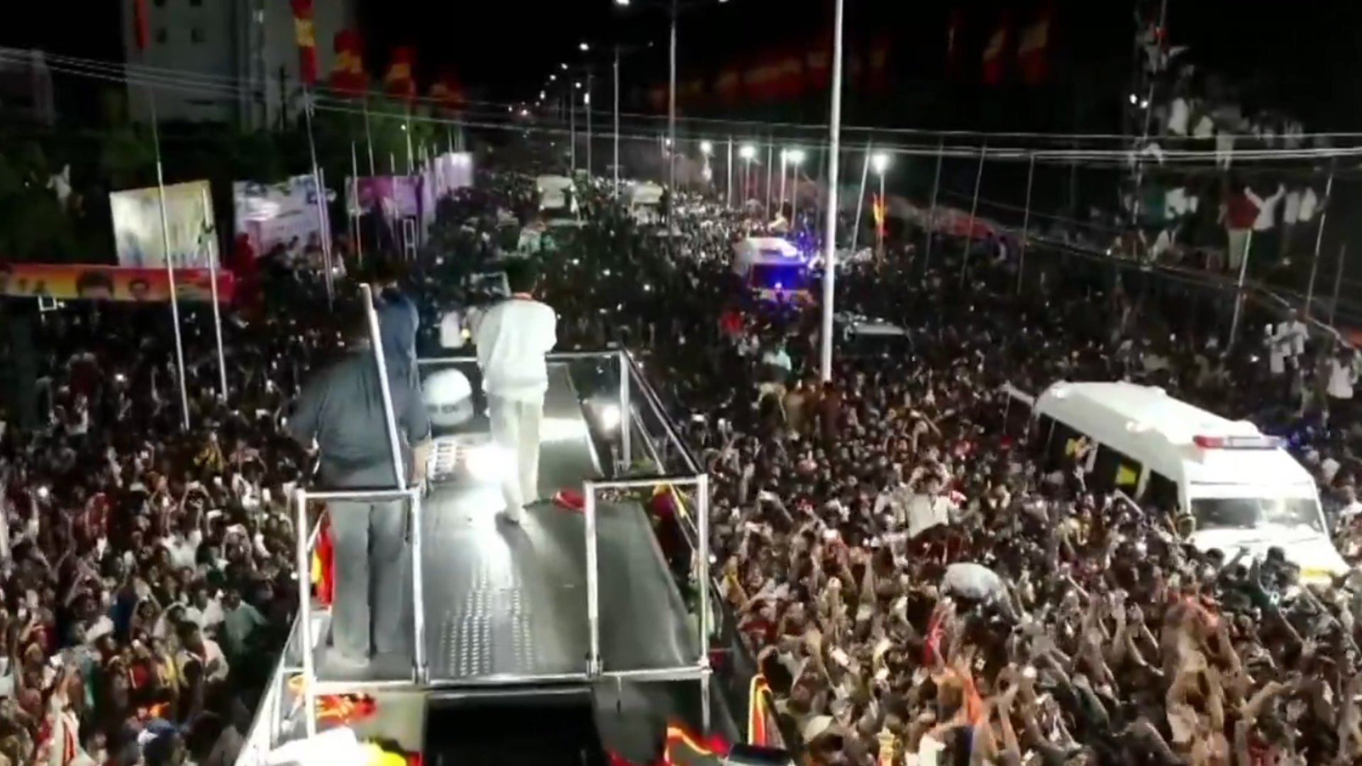 Estampida en Mitin Electoral del Actor Vijay Deja Al Menos 31 Muertos y ...