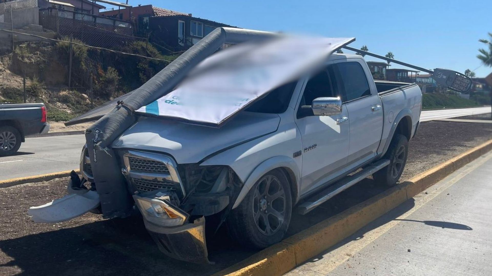 Conductor Pierde el Control e Impacta Contra Poste en el Bulevar ...