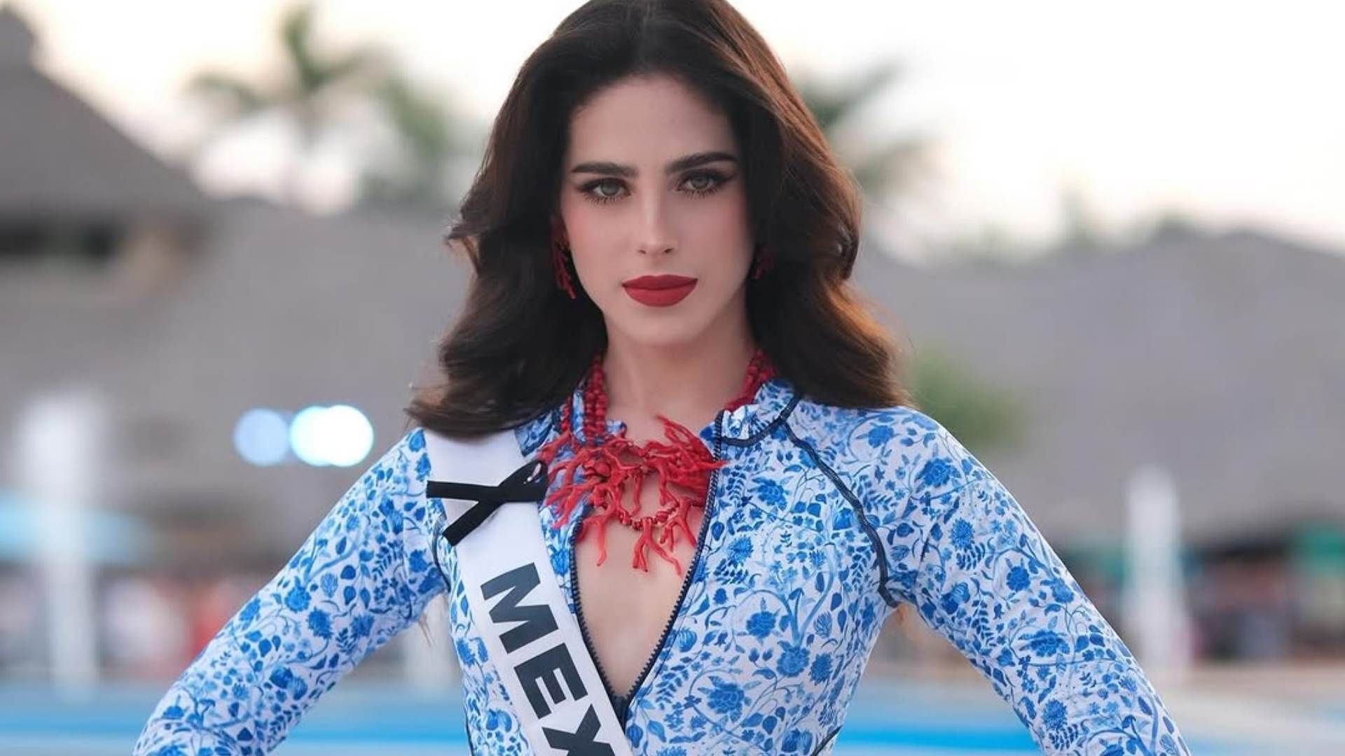 Miss Universo 2025: ¿Por Qué las Reinas de Belleza Llevan un Moño Negro ...