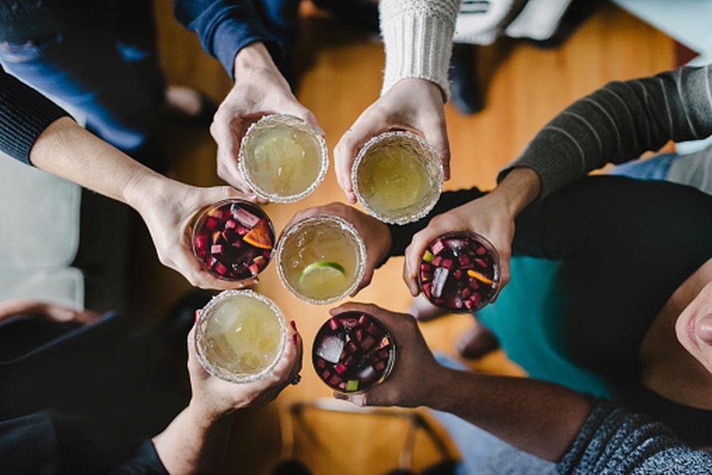 Razones por las que te pones rojo cuando tomas alcohol | N+