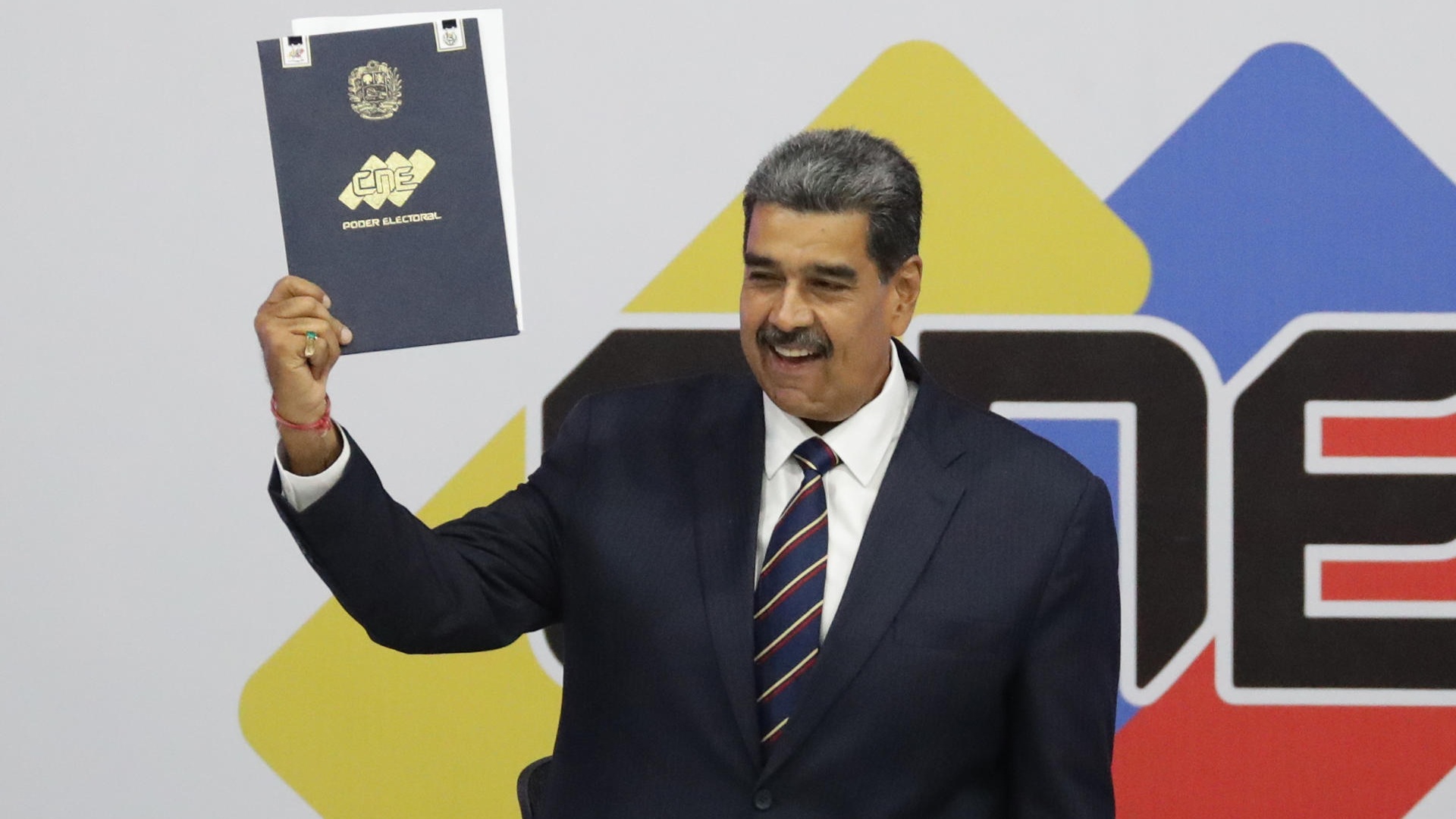 Consejo Nacional Electoral de Venezuela Perfila como Ganador a Nicolas Maduro | N+