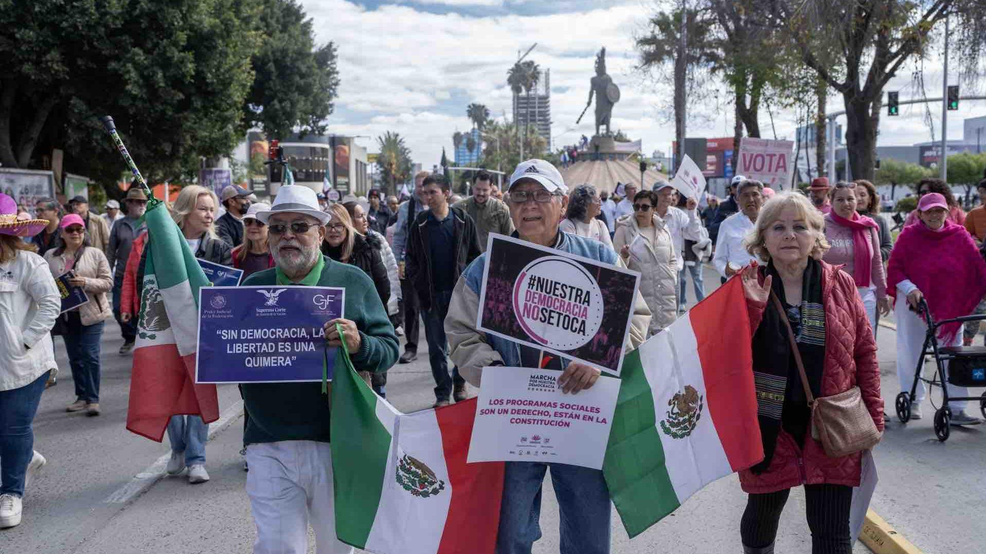Marcha por Nuestra Democracia se Extiende a Varios Estados de México | N+