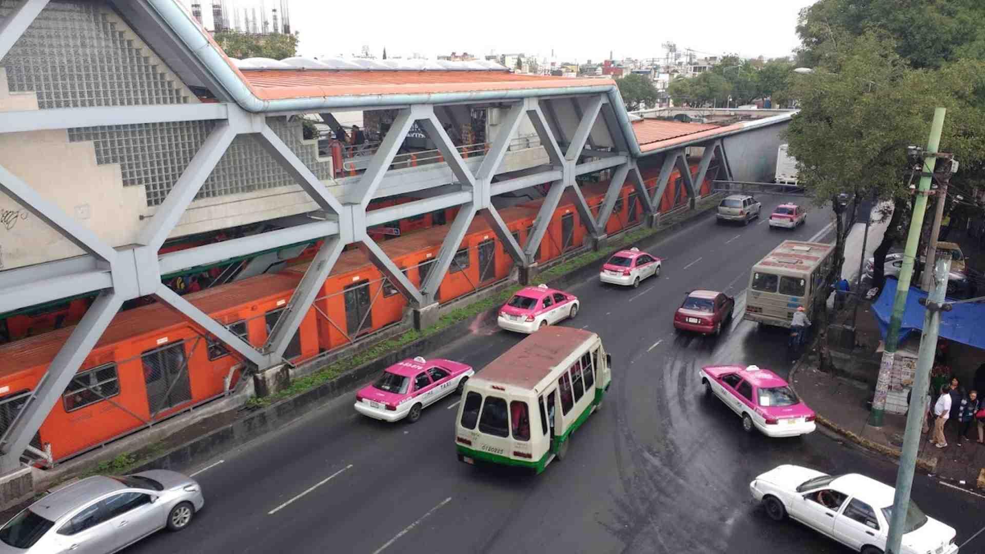 VIDEO: Reportan Humo en Convoy de la Línea 8 del Metro CDMX | N+