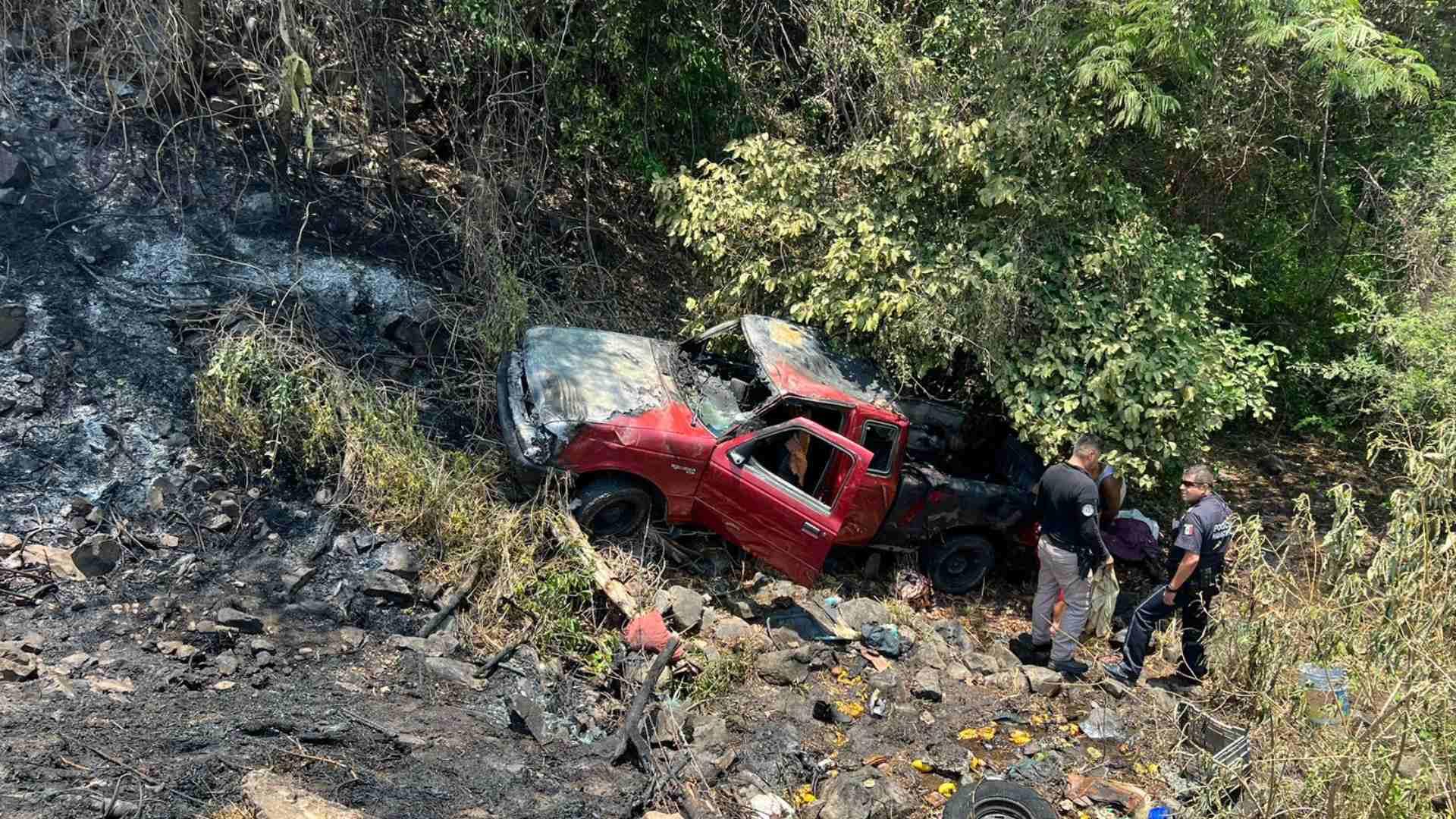 Incendio De Camioneta Deja 3 Muertos Y 5 Heridos En La Carretera Xalapa