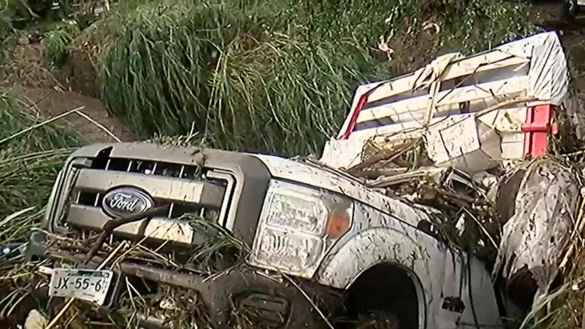 Desbordamiento de la Presa La Tecata en Zapotlanejo; 3 Personas Fueron ...