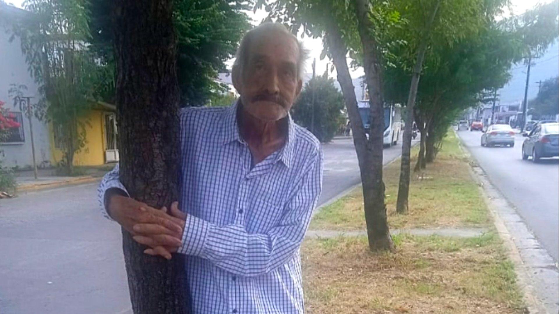 Abuelito Extraviado es Rescatado por Policías de Escobedo | N+