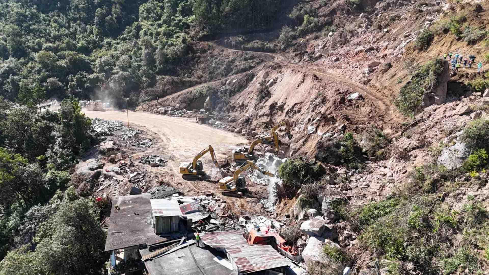 A un Mes del Derrumbe en las Cumbres de Maltrata, Avanzan 30 Por Ciento en su Rehabilitación | N+