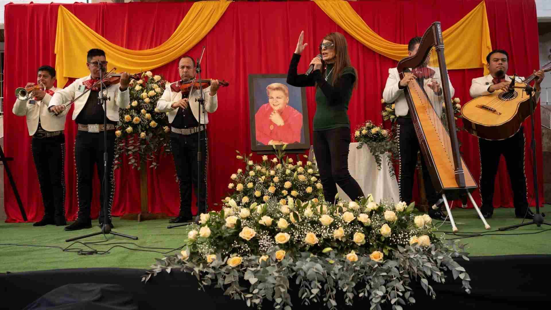 Creman Restos de Paquita la del Barrio y le Hacen Homenaje en Alto ...