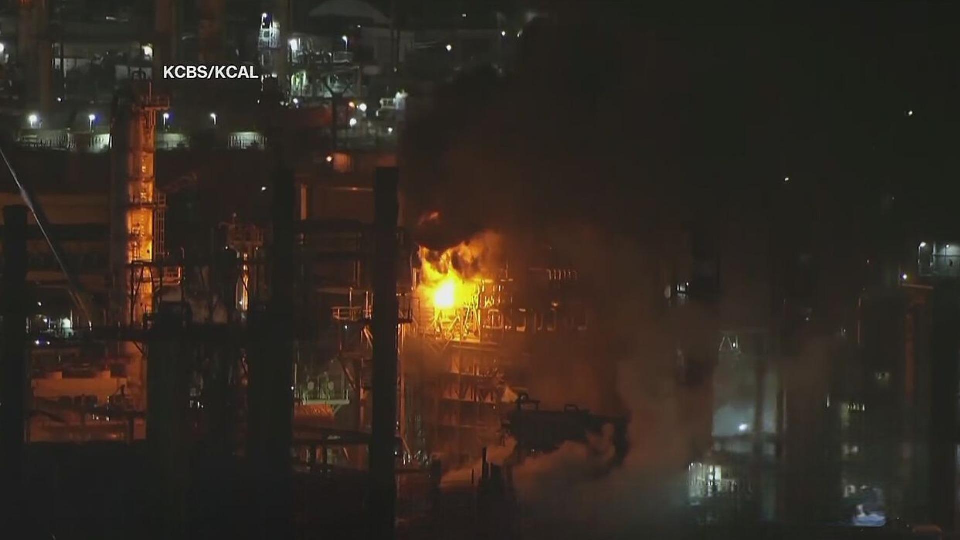 Fuerte Incendio en Refinería Chevron de Los Ángeles, EUA | N+