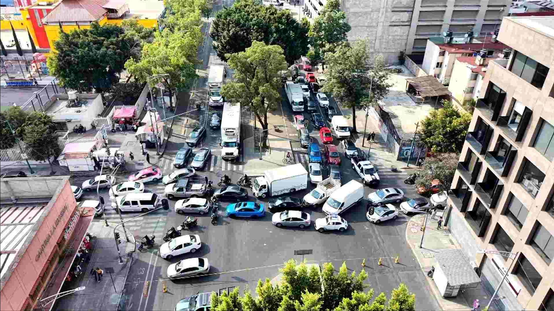Desde el Aire: Así Se Ve Caos por bloqueo en Av. Río de la Loza, CDMX ...