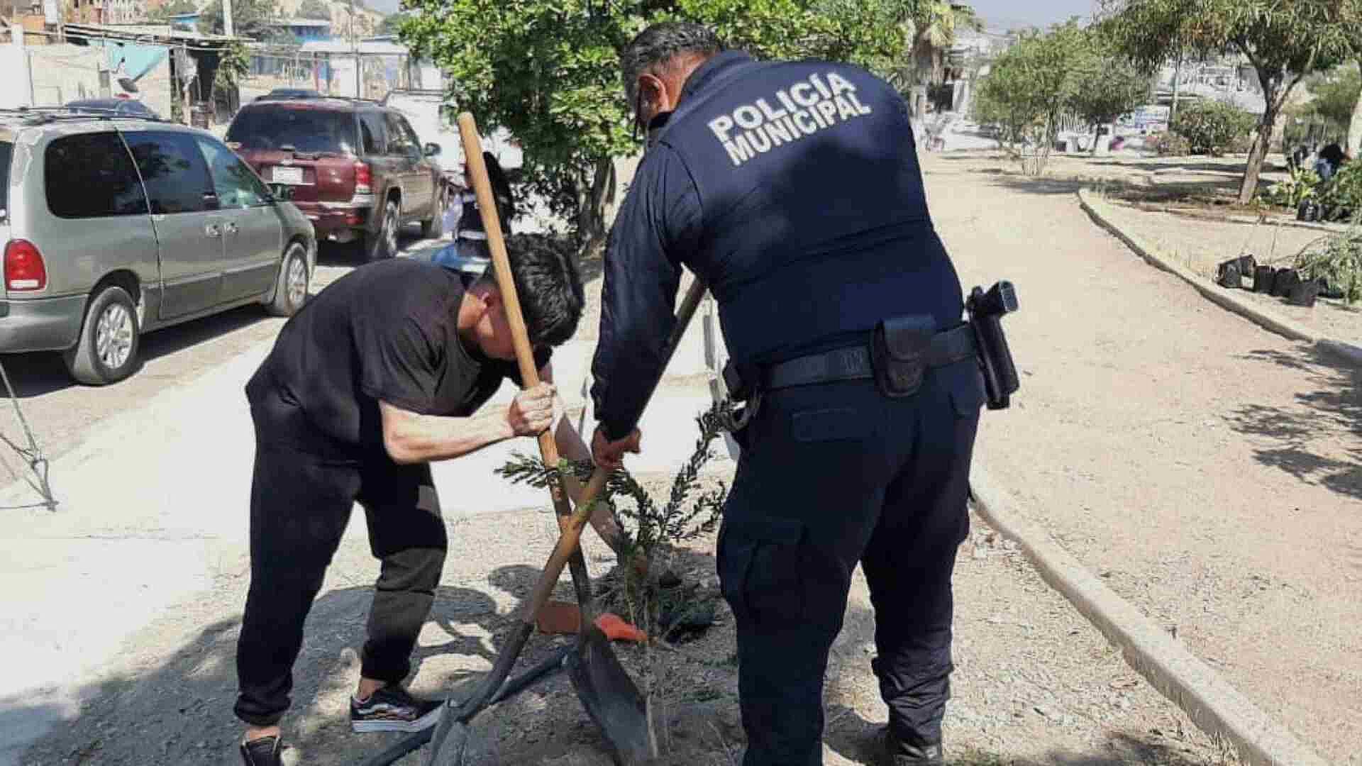 Vecinos y Oficiales Se Unen Para Recuperar Parque en la Presa Rural de ...