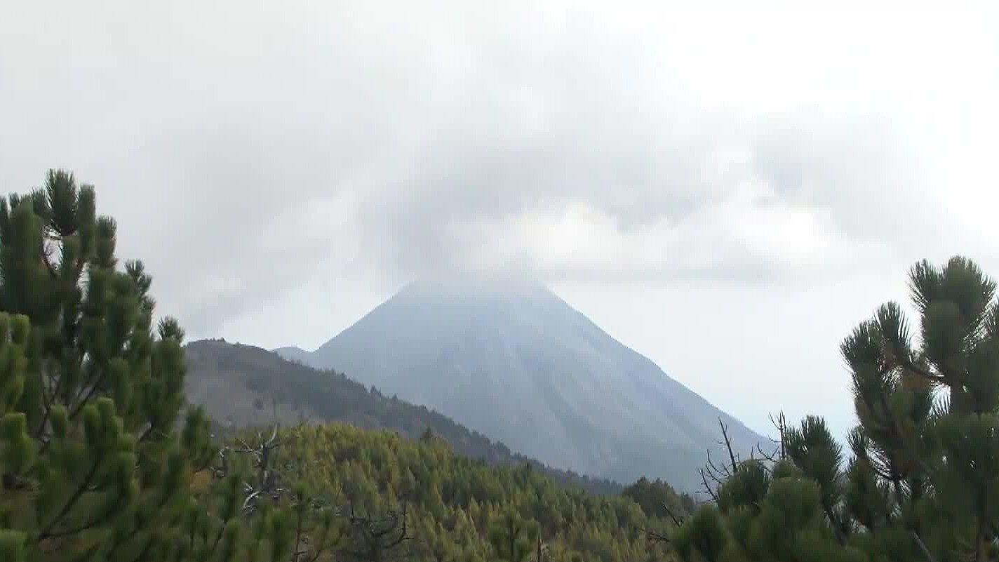 Buscan a 2 Personas Extraviadas en el Nevado de Colima | N+