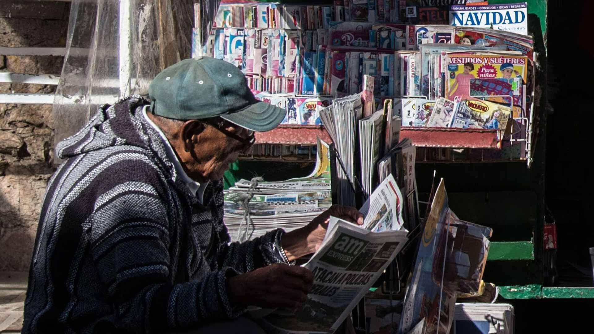 Cómo Subsisten los Puestos de Periódicos en CDMX | N+
