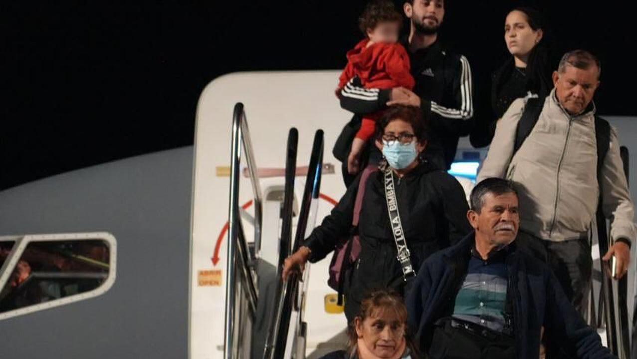 Última Hora | Llega al AIFA el Primer Avión con Mexicanos Repatriados de Israel | FORO tv en ...