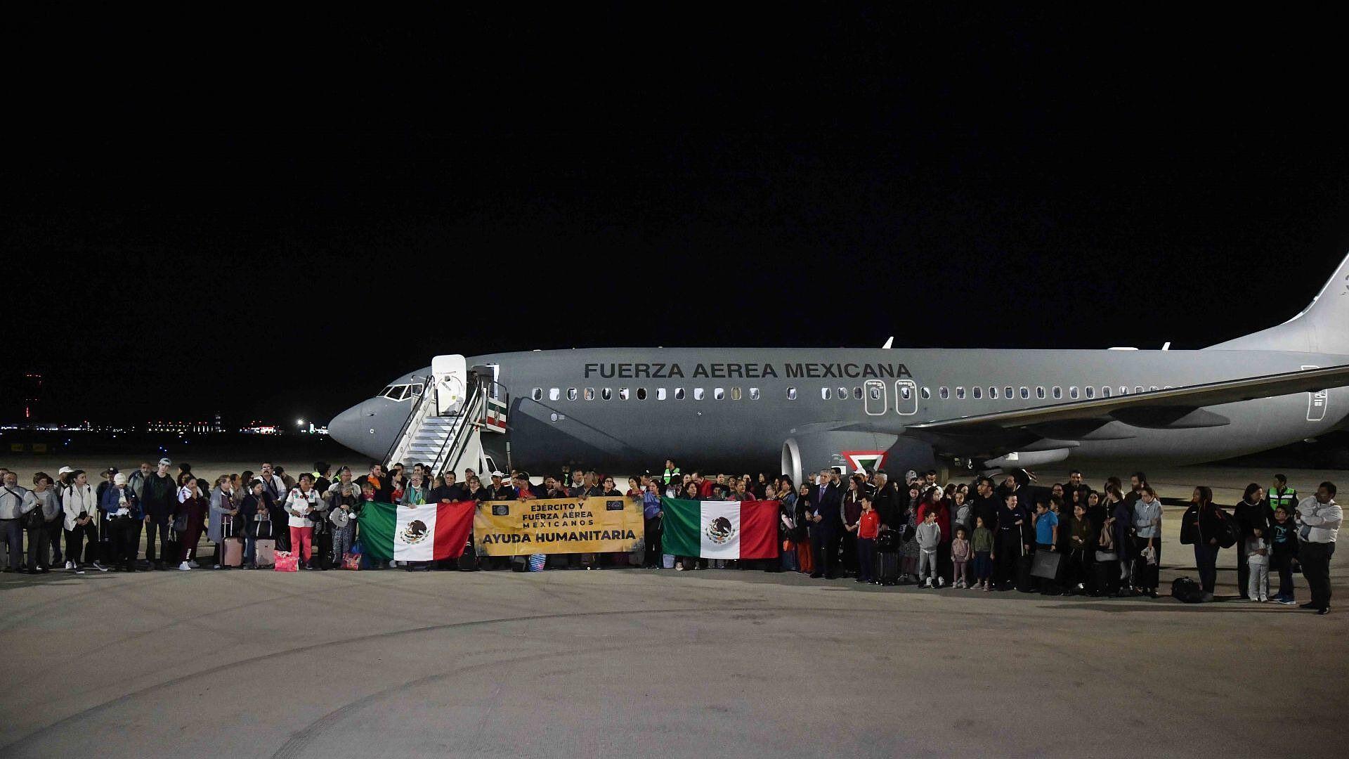 Así Fue la Llegada de los Aviones con Mexicanos Repatriados desde Israel | En Punto | Noticieros ...