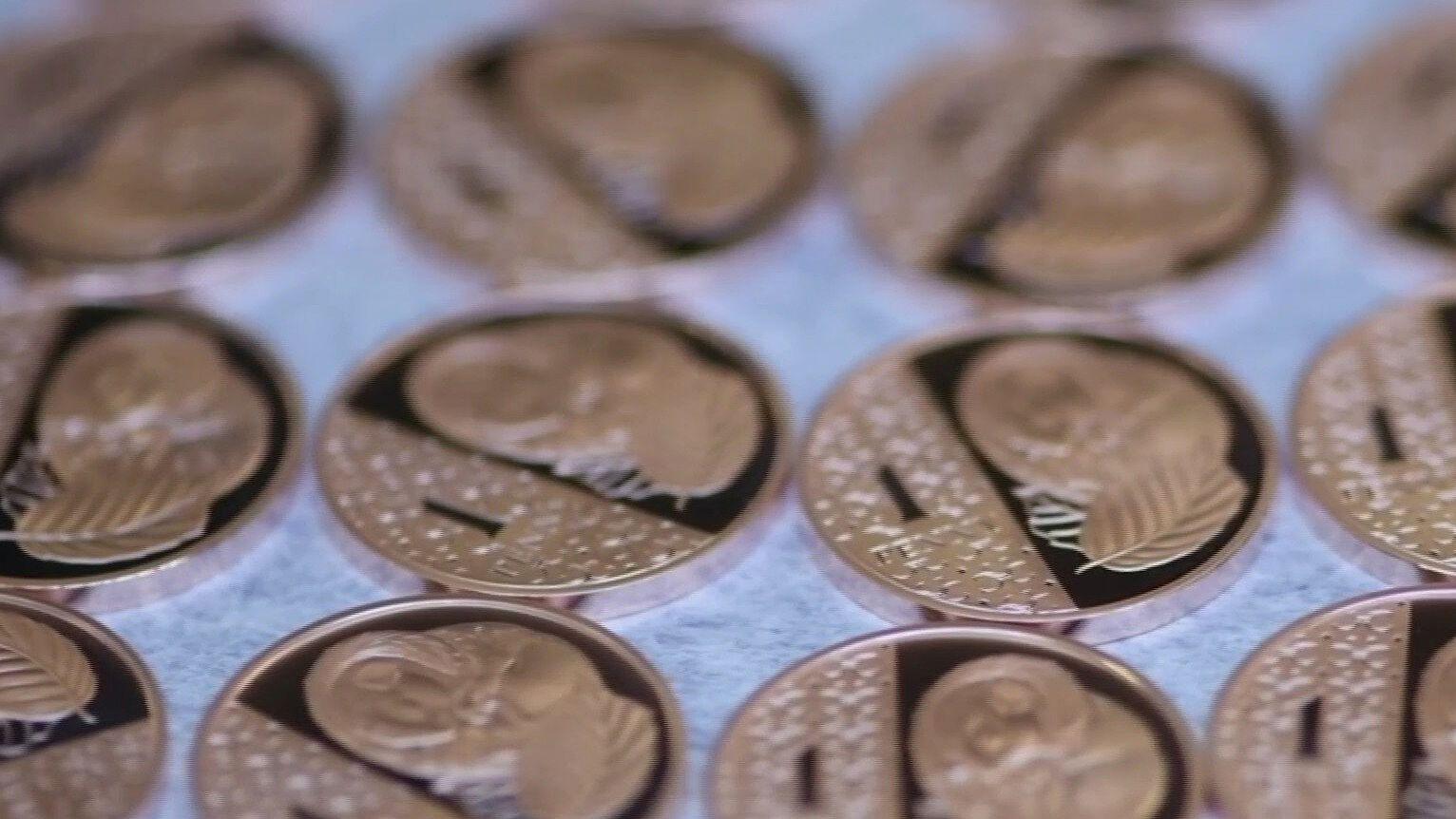 Nuevas Monedas Conmemoran al Rey Carlos III | N+