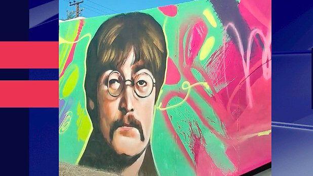 Niño Confunde a John Lennon con Harry Potter en Mural en Mexicali | N+
