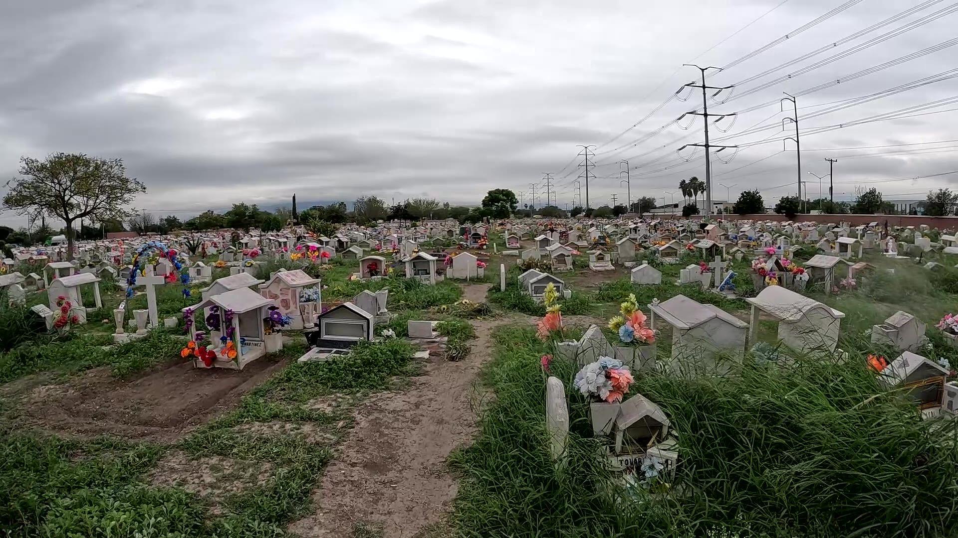 Se Prepara Panteón en Apodaca para Recibir Visitantes | N+