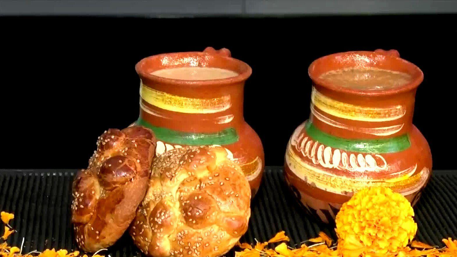 Pulque, la Bebida de lo Dioses Ahora de Cempasúchil y Pan de Muerto | N+