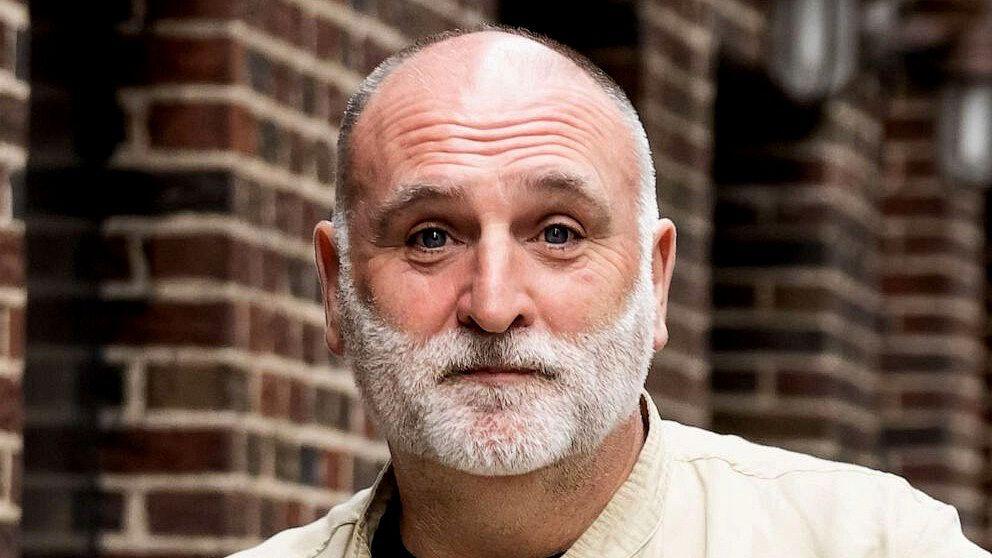 Chef Fundador de World Central Kitchen, José Andrés, Lleva Comida a ...