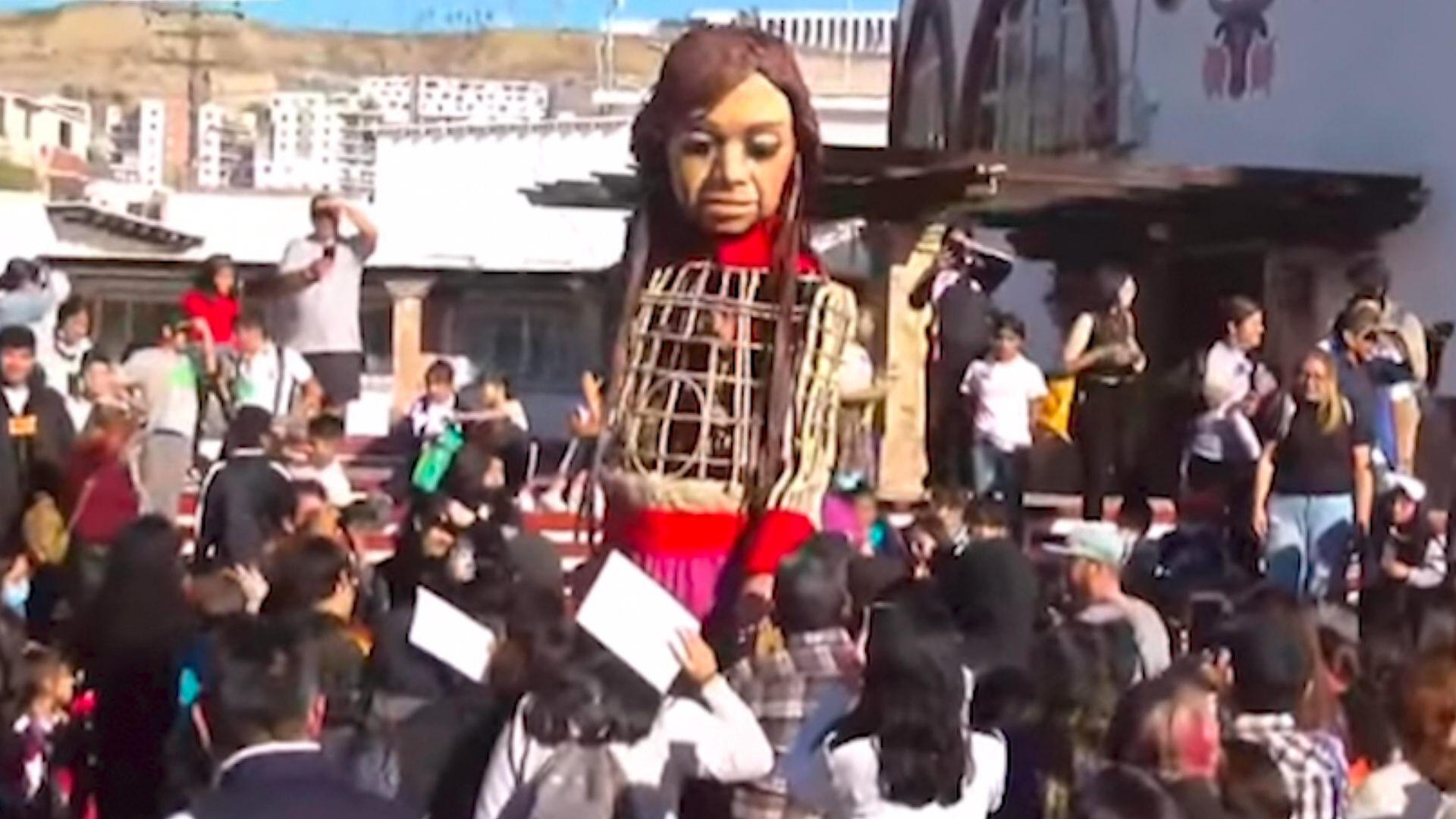 ¡El Viaje Comienza! Amal, Marioneta de Niña Refugiada se Despide en ...