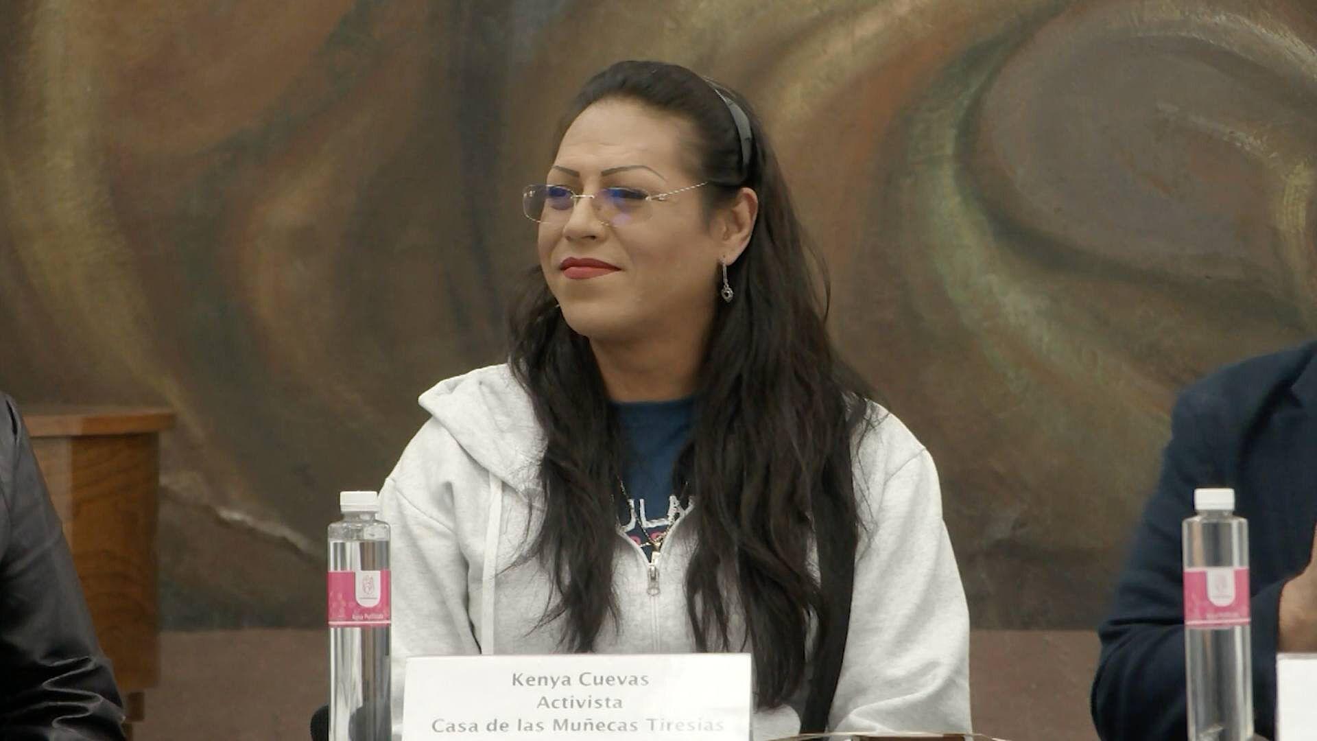 La Activista Trans Kenya Cuevas Crea ‘La Casa de las Muñecas Tiresias ...