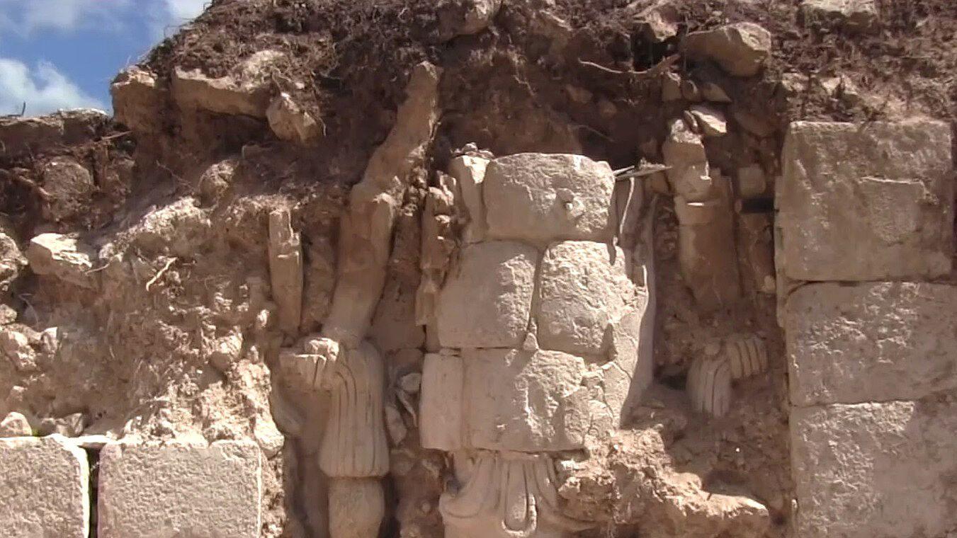 Hallan Nuevos Entierros Maya en Zona Arqueológica de Ek Balam, Yucatán | N+