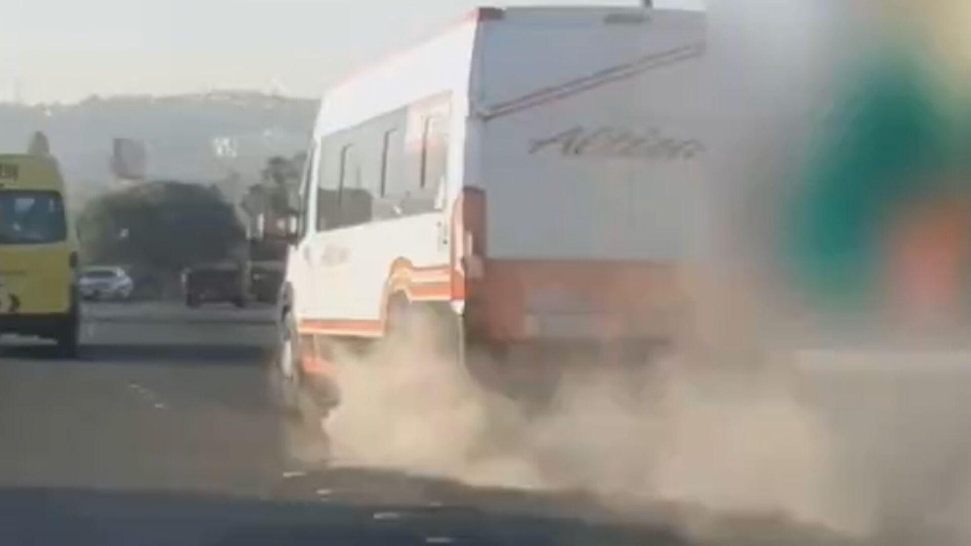 Captan en Video a Transporte Público Contaminando enTijuana | N+