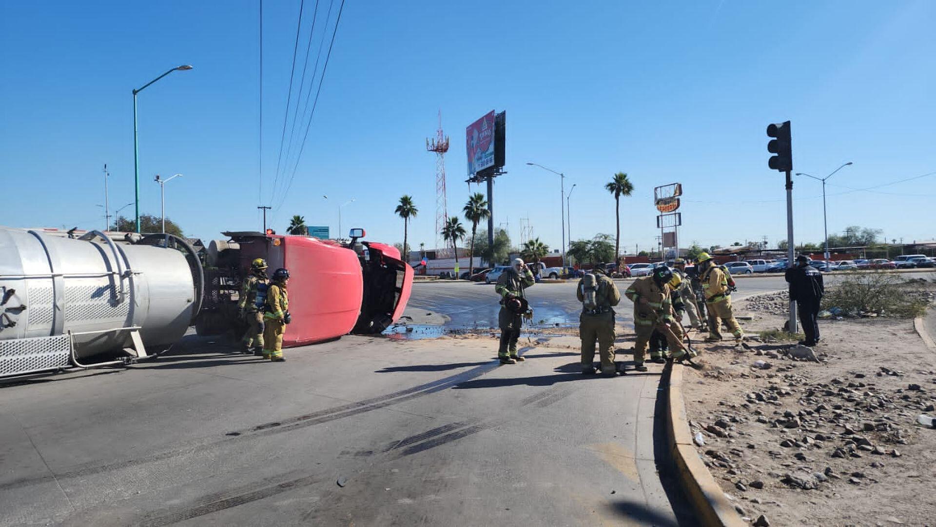 Volcadura de Pipa Provoca Derrame de Diesel en Mexicali | N+