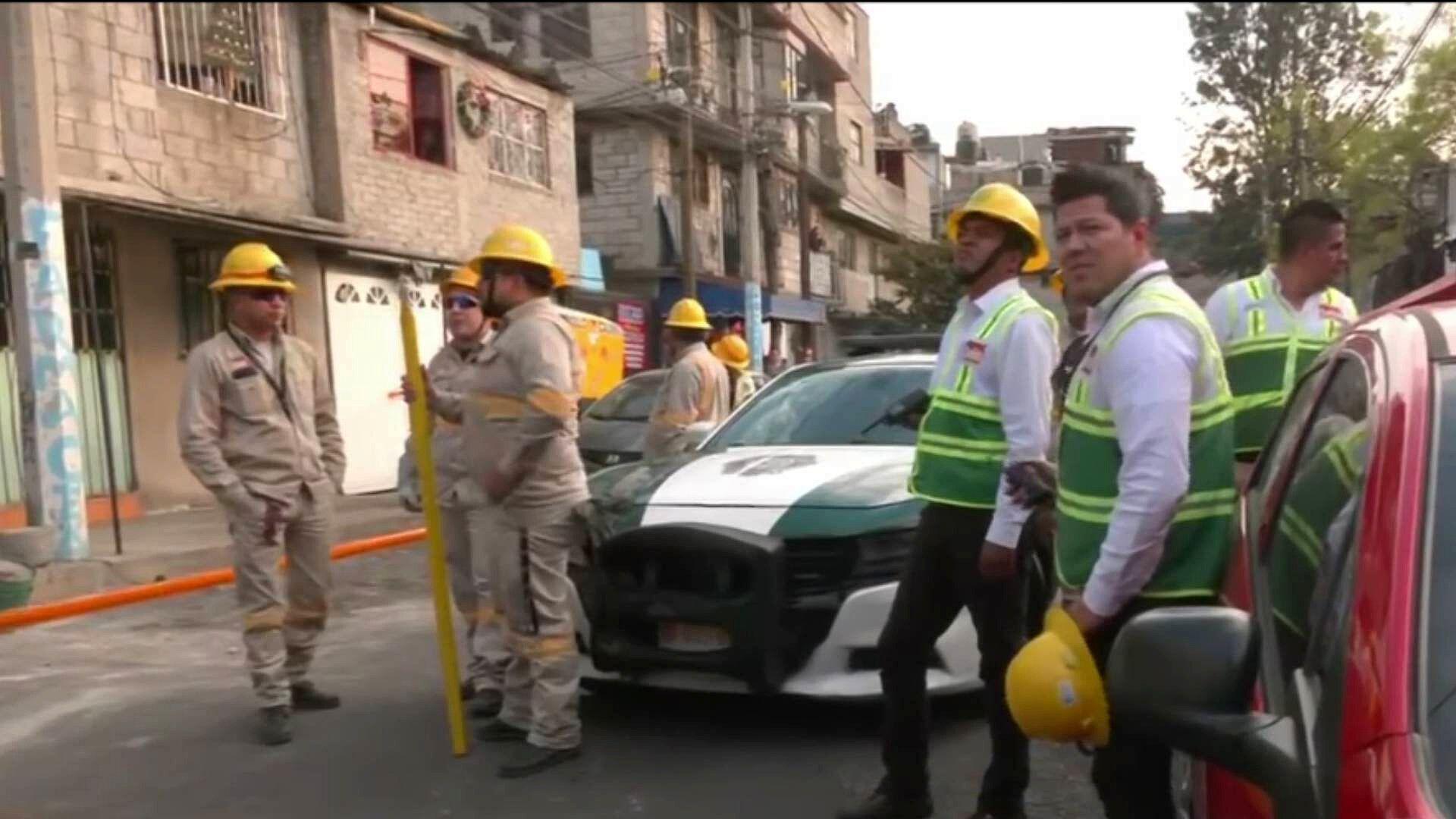 Cuerpos de Emergencia Atienden a Persona Electrocutada en Iztapalapa | N+