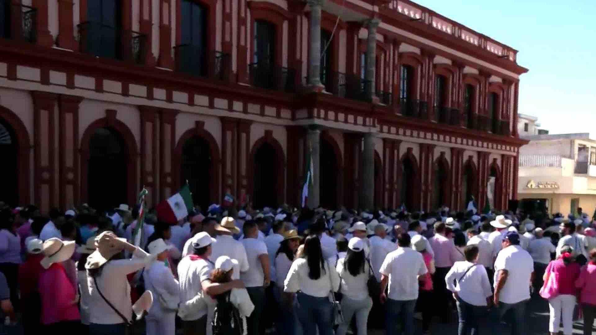 Cientos se unen en Colima a la Marcha Nacional por la Defensa de la ...